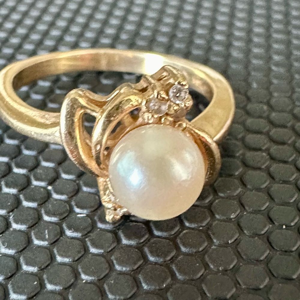 14k Gold Pearl Ring With 6 Genuine Diamonds - Gem
